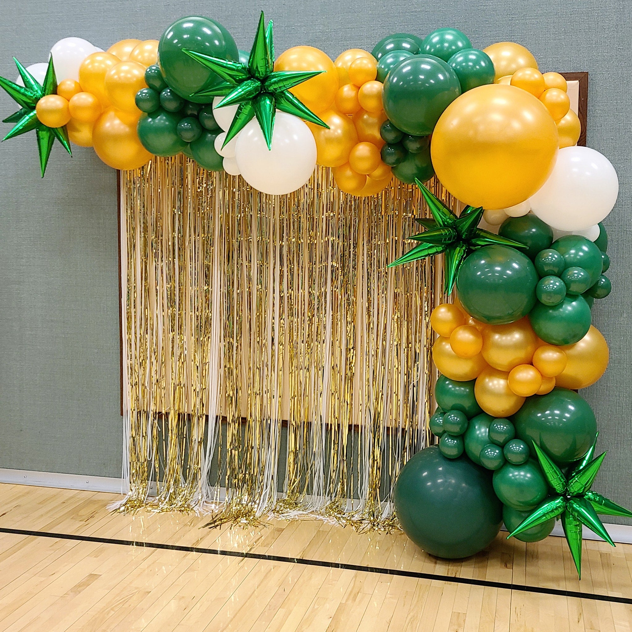 Half Arch with Starbursts and Fringe Backdrop | Balloon artist and ...